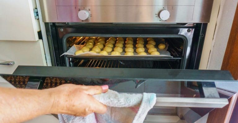 O que é Assar na Culinária: Técnica e Importância